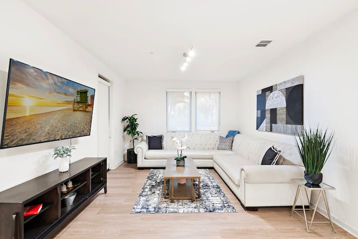 Spacious Retreat Near Spectrum And Disneyland - Irvine, CA