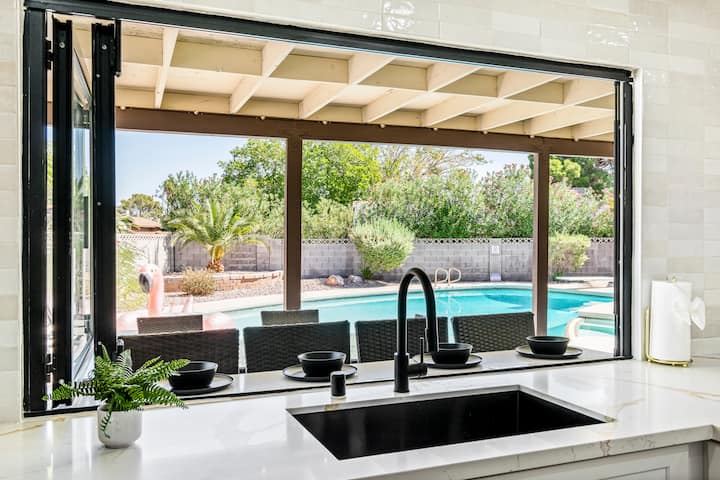 Grand Home W/ Pool & Pool Table! - Las Vegas, NV