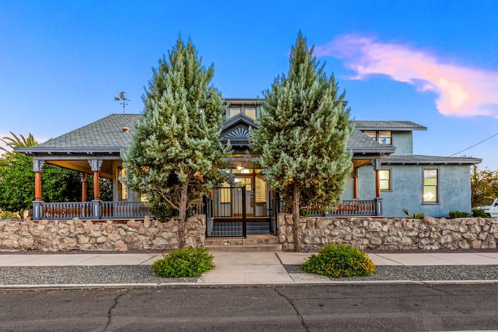 Famous Historic Big Blue House - Tucson, AZ