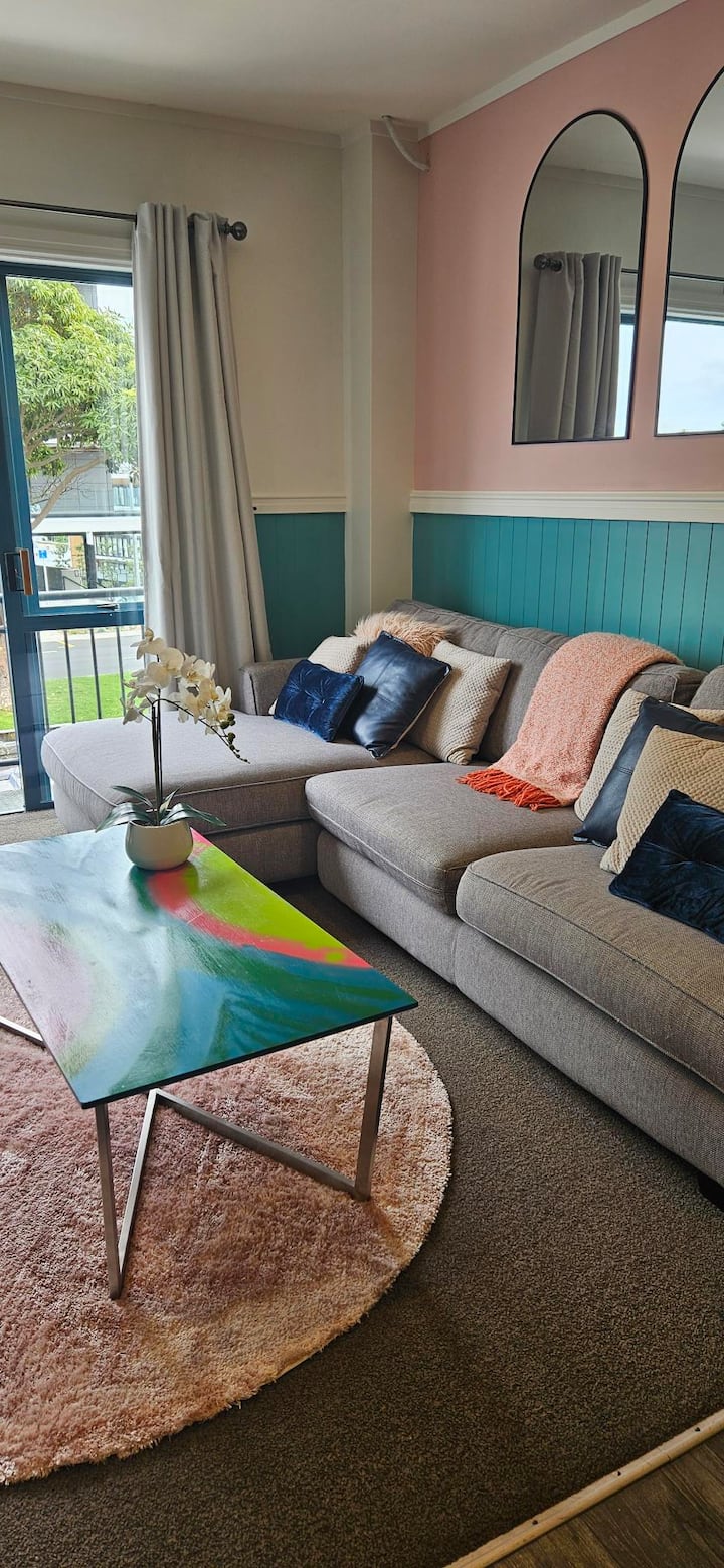 Arty Apartments 2-bedroom Apartment - Tauranga
