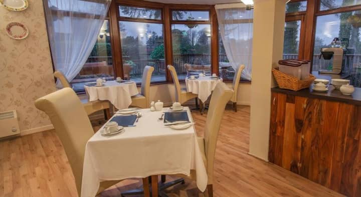 Ensuite Quad Room In Riverside Bed & Breakfast - Killarney