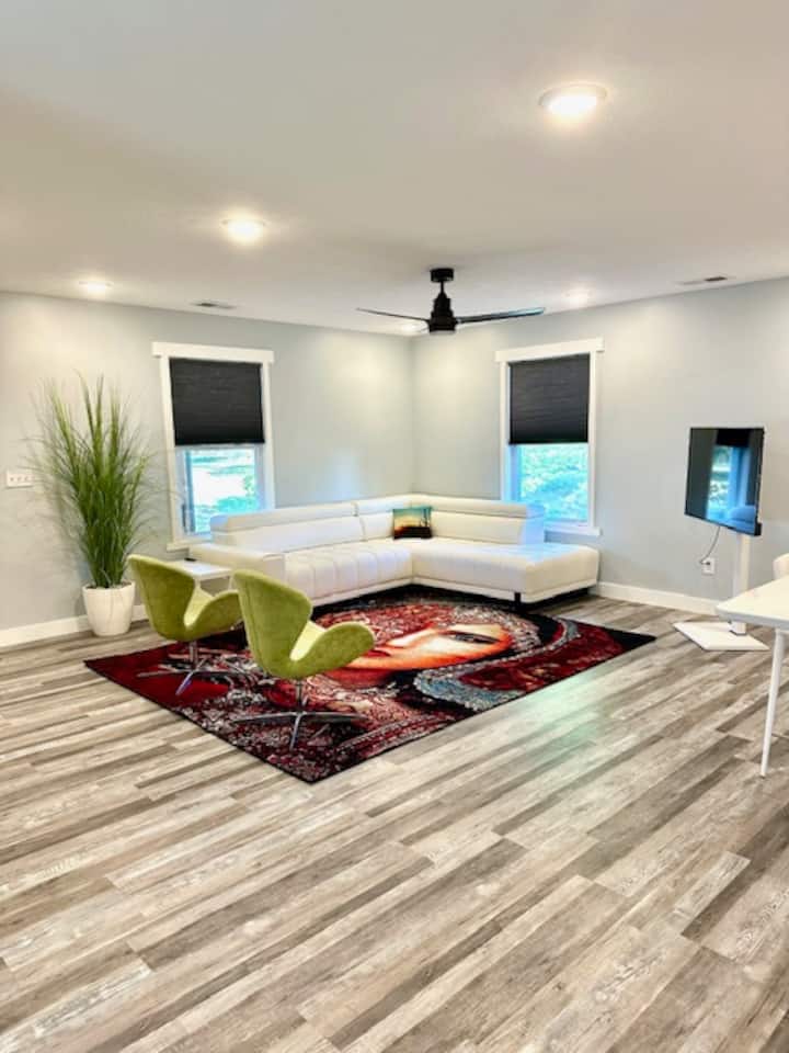 Newly Built Btown Oasis 2 Miles To Campus! - Bloomington, IN