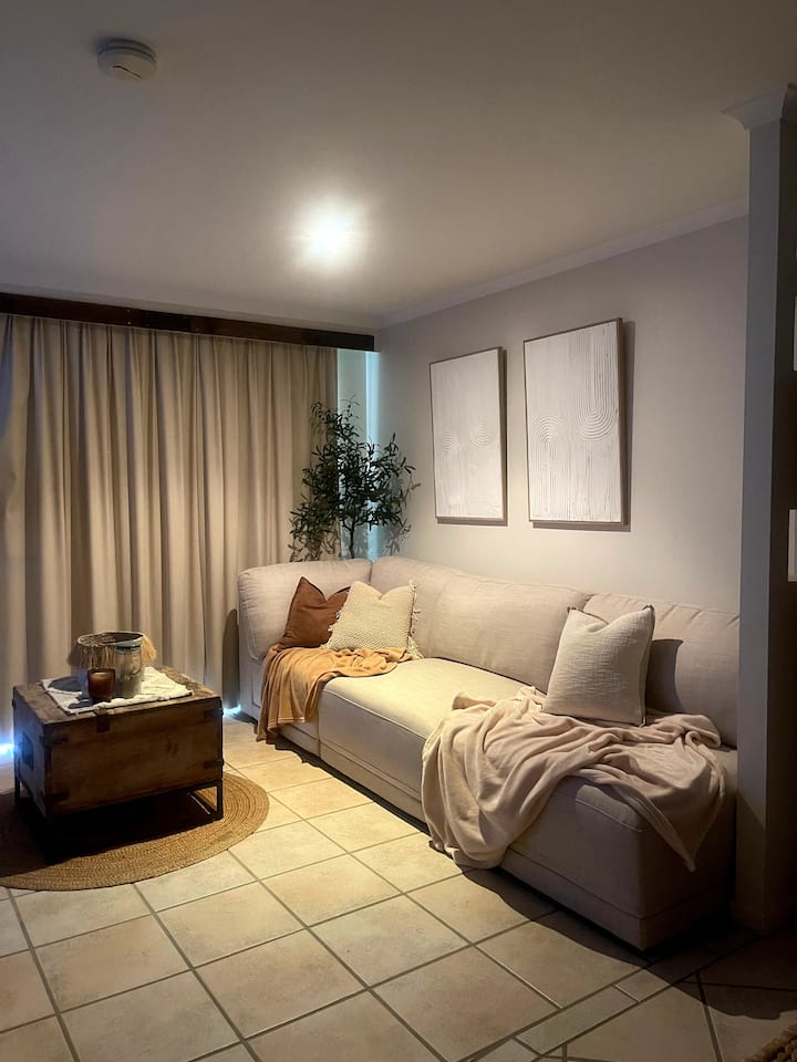 Noosaville: Private Spa & Balcony - Near The Beach - Noosaville