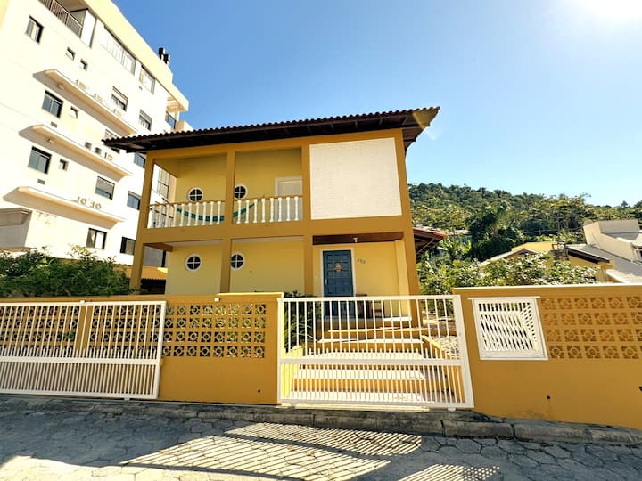 Casa De Praia Com 8 Quartos E Piscina - Bombinhas