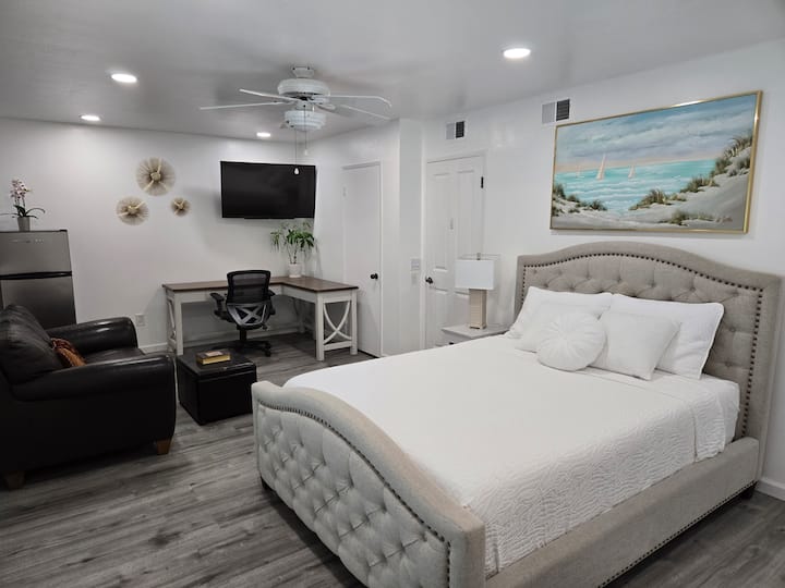 Cozy & Comfortable Stay - Huntington Beach, CA