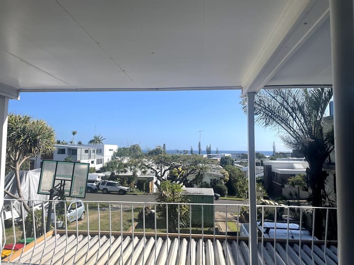 Alex Surf Shack - Sunshine Coast