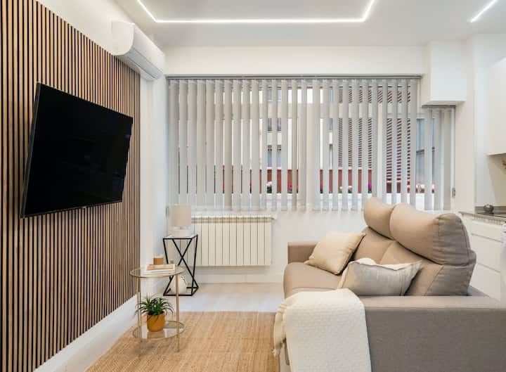 Stylish Home In Heart Of City - Madrid