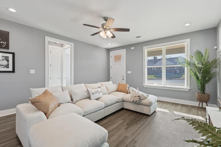 Gated Parking + Fire Pit | Near Zoo + Rhodes - Memphis, TN