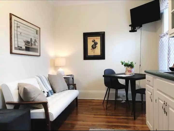 Charming Apartment In The Heart Of The Berkshires - Pittsfield, MA