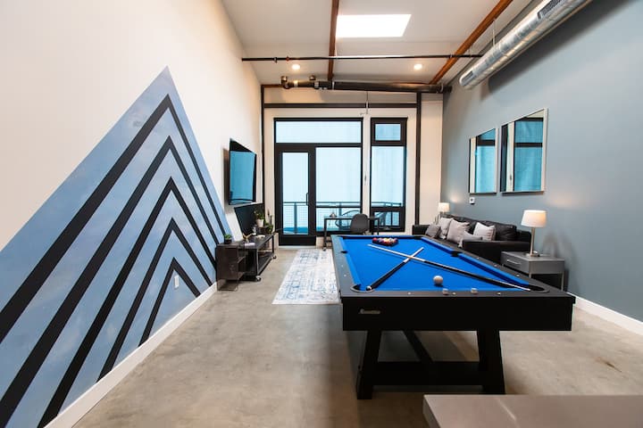 Stylish Apt In Dtsa | Pool Table | 2bed | Pets Ok - Irvine, CA