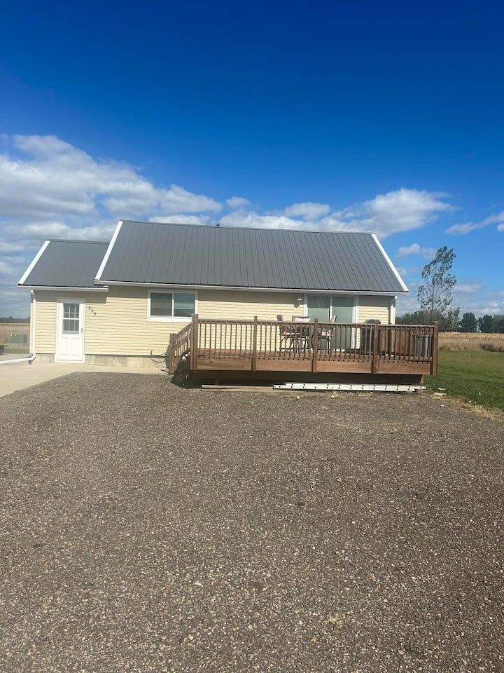 Springcreek Getaway! 2 Bed, 1 Bath House - Lake Oahe