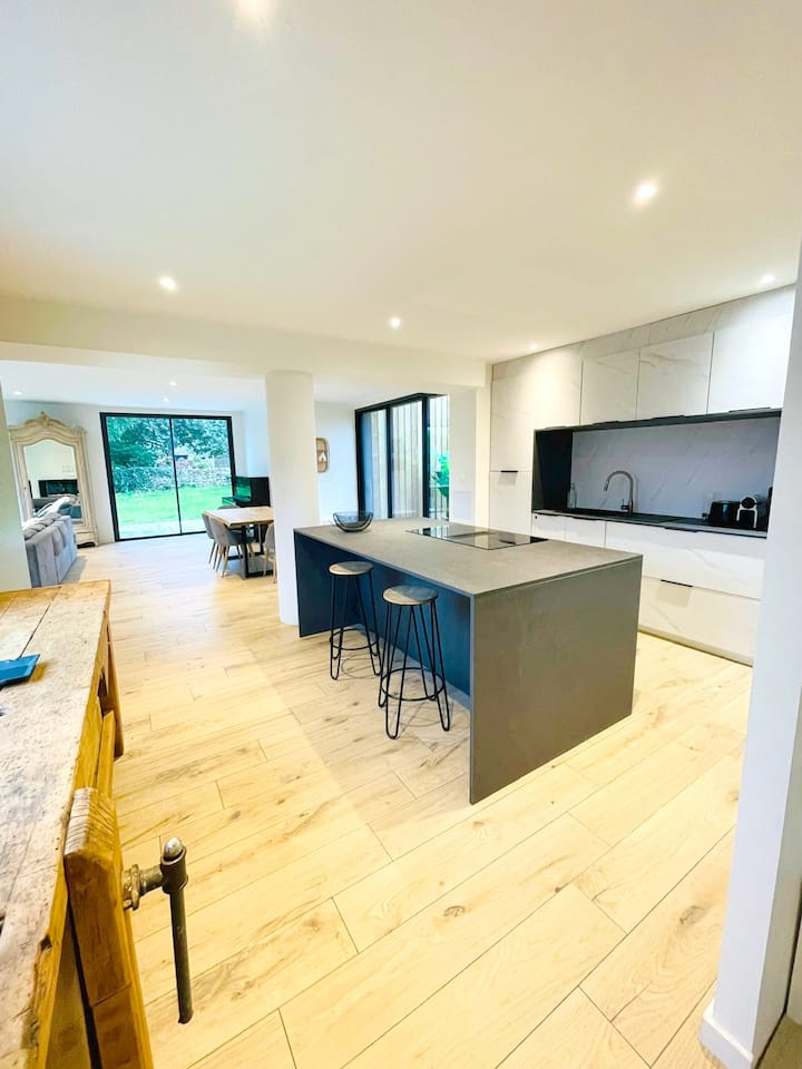 Maison Lumineuse Et Familiale Avec Jacuzzi - Plouarzel