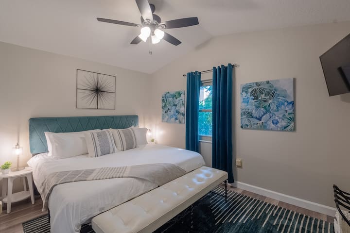 New! Travelers Haven! - Modern 3/2, Sleeps 7 - Winter Haven, FL
