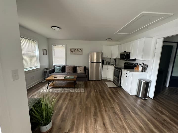 Lakehouse Bungalow - Newtown, CT