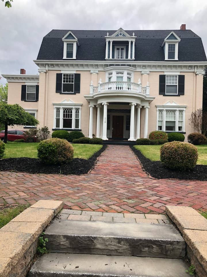 Cozy One Bedroom Apartment In A Historical House - Cumberland, MD