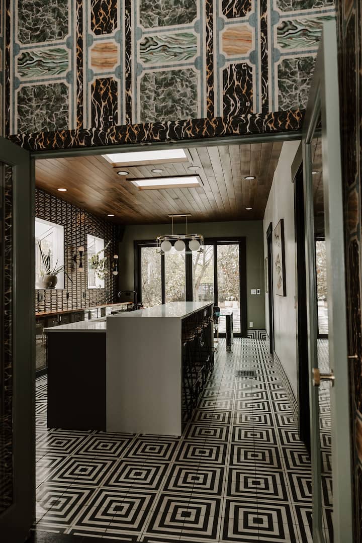 Luxury Oregon District Home - Heated Pool (Closed) - Dayton