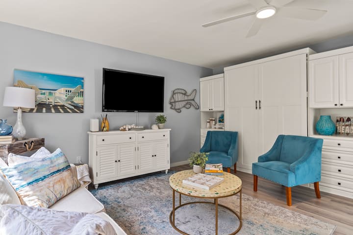 Beautiful Beach Condo Remodeled. - Venice