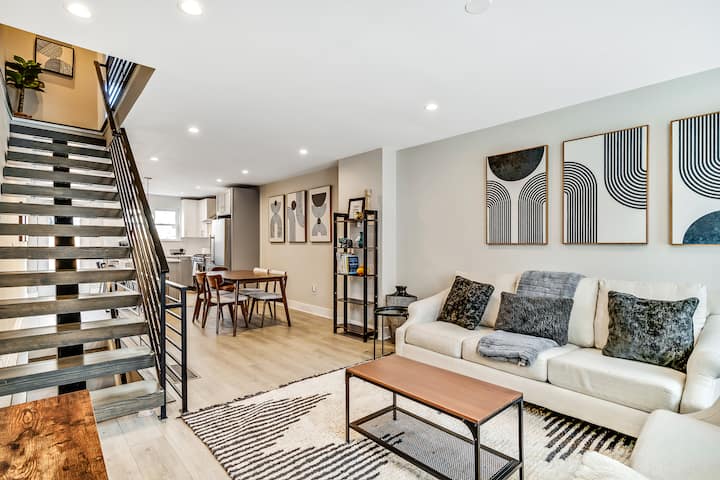 Modern 5bd/3bth+roof Deck, Balcony & Private Patio - Philadelphia, PA