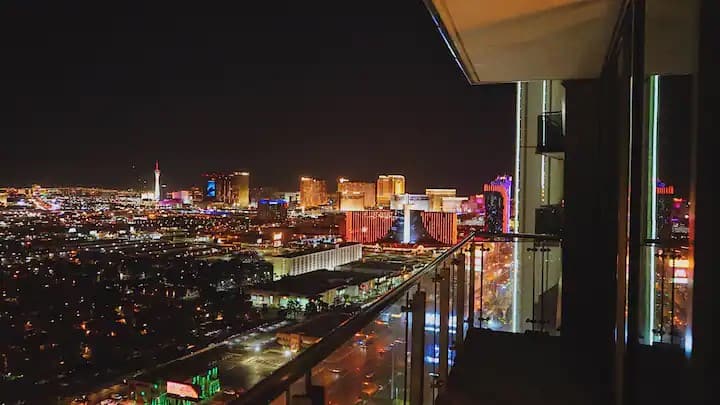 Wrap Around Suite (Free Parking/no Resort Fee) -