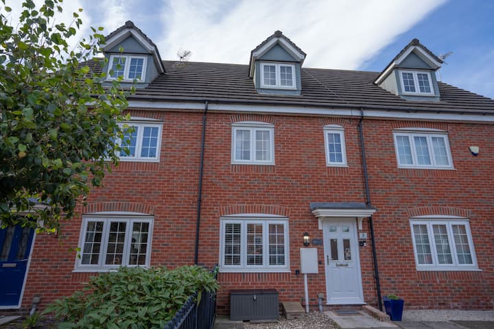 3 Bed House - Nr Observatory - 2 Parking Spaces - Sherwood Forest