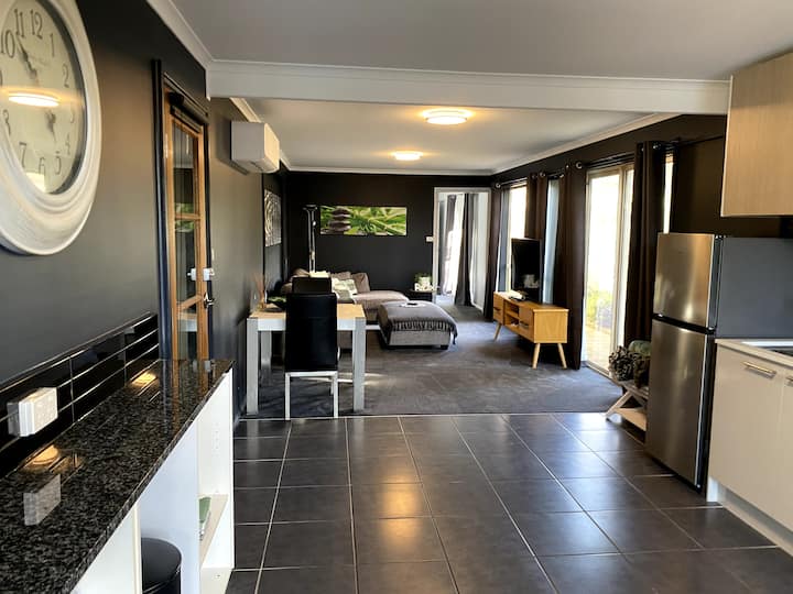 Sea & Wine Couples Retreat - McLaren Vale