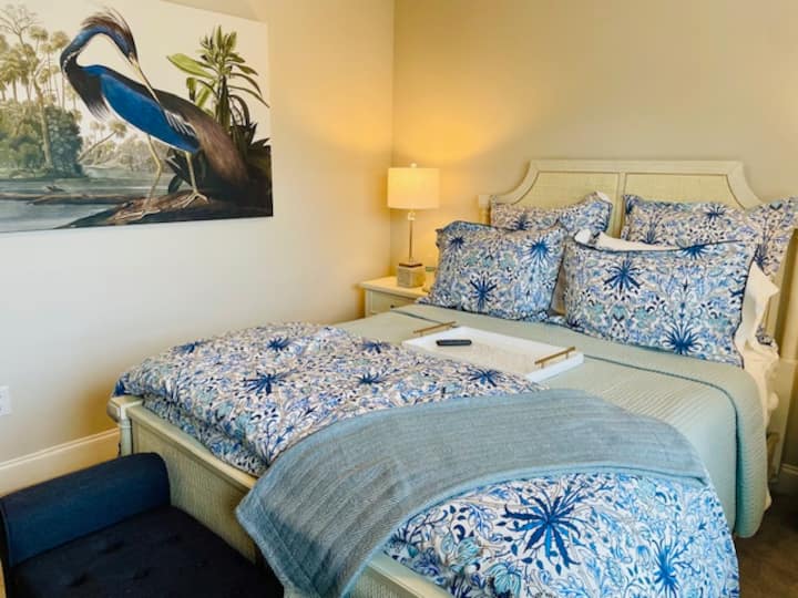 Queen Crane Suite - Athens, GA