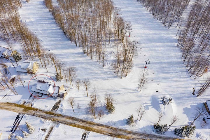 8280 The Peak Hot Tub Ski In/out - Findley Lake, NY