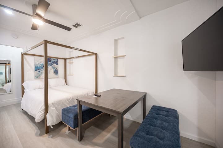 Private Studio W/ Shared Pool, Basketball, Bbq - Las Vegas