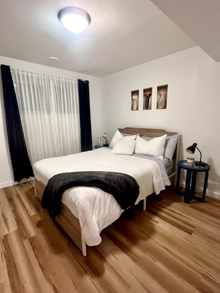 Cozy Private Suite + Office Nook - Edmonton