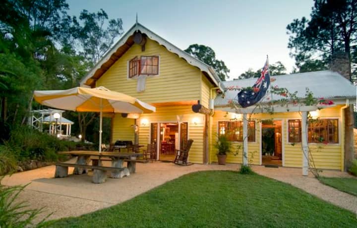 Lady Cha Cha's Place - Landsborough