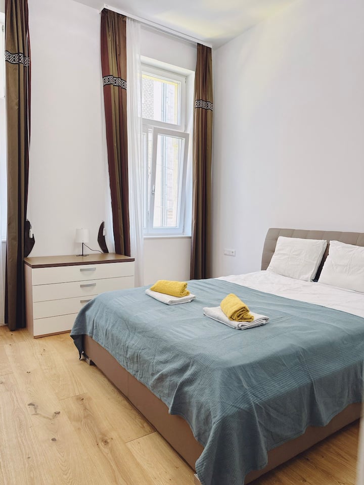 Free Parking Balcony Apt Next To Andrassy Ave - Budapest