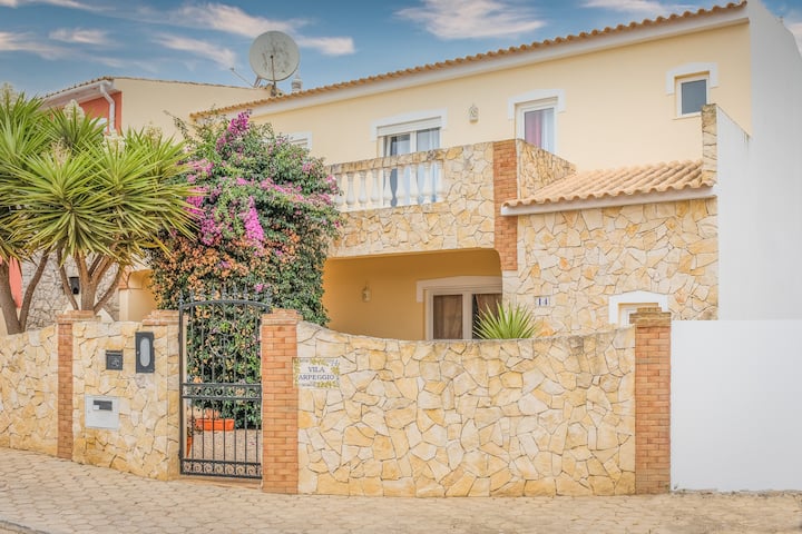 Cozy 3-bed Villa W/ Pool In Luz, Lagos - Algarve
