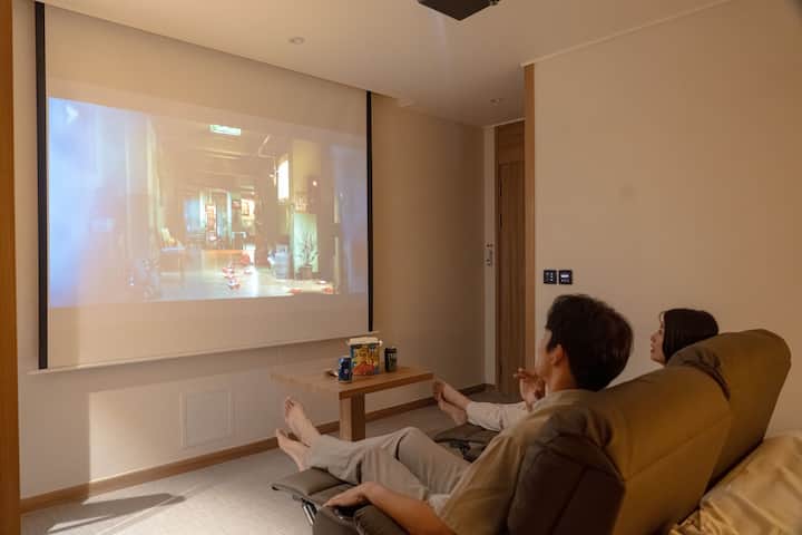 [에이치에비뉴 호텔 광주 첨단점] 시네마Movie룸#감성숙소#출장숙소 - 光州