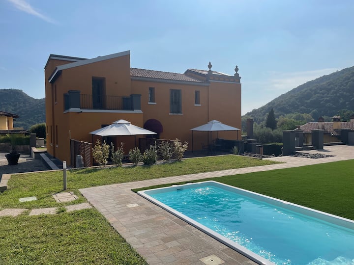 Appartamento Elegante Piscina E Giardino (Rosso) - Iseo