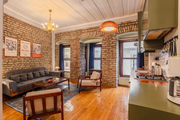 Elegant & Artsy 1br  Galatas Hidden Gem - Beyoğlu