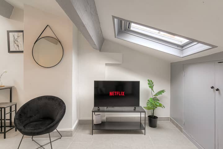 Studio Moderne Et Douillet Sous Les Toits - L'Odéon