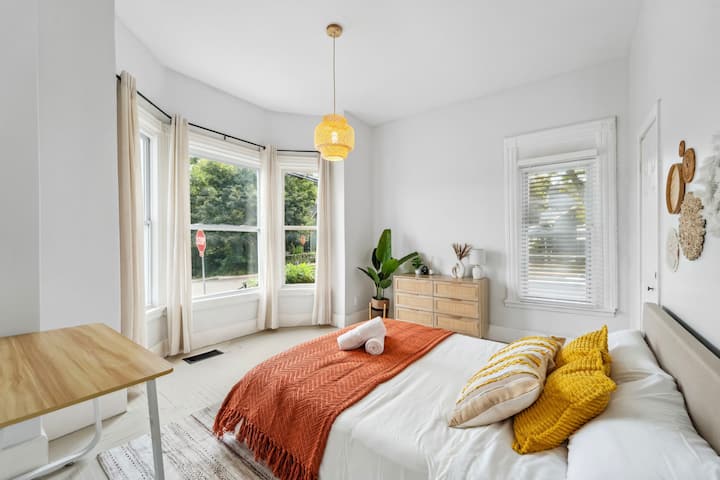 The Cozy Victorian Suite | 5 Mins To Downtown - Binghamton, NY