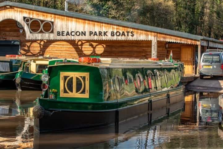 Wren, A Contemporary Boat In A Rural Location - Abergavenny