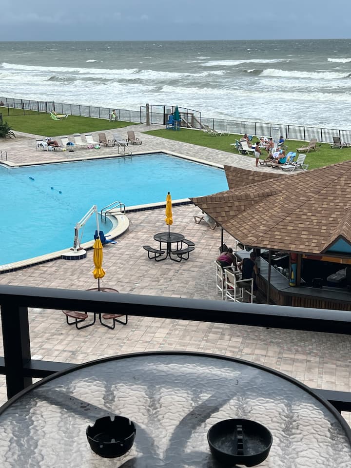 Ocean Front 1 Bdrm Condo At Hawaiian Inn - Daytona Beach, FL