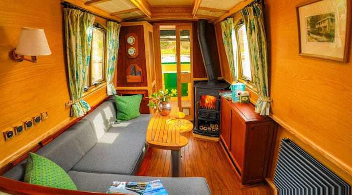 Coot, A 1 Bedroom Rural Waterside Stay - Crickhowell