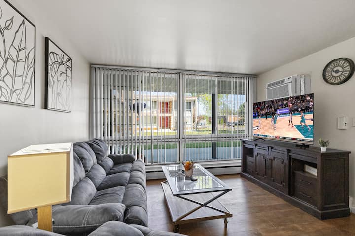 Mins From Dt Ferndale • Free Parking • Fast Wi-fi - Royal Oak, MI