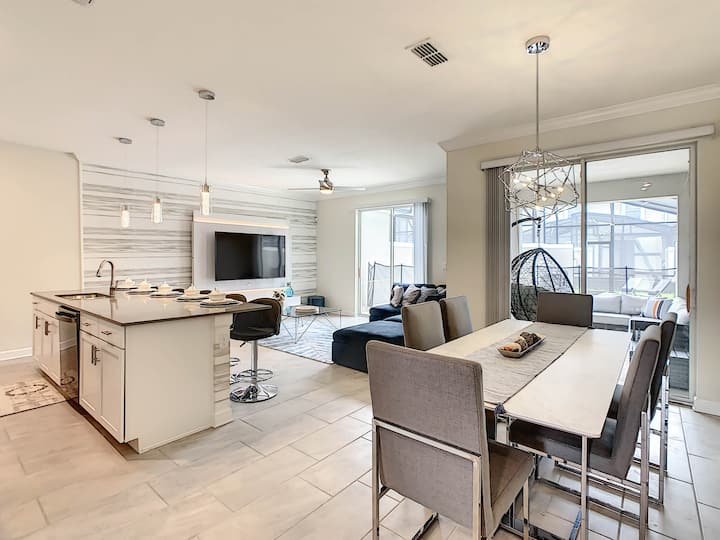 Epic Luxe Home W/free Water Park/ 10 Miles Disney! - Lake Buena Vista, FL