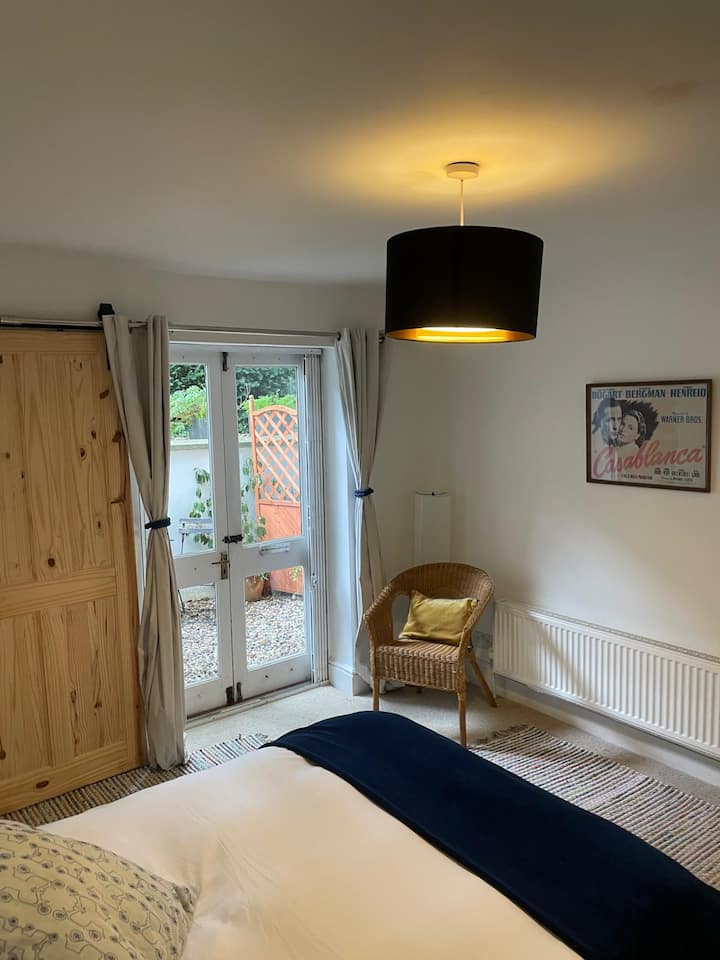 Room 7 
Central Victorian House, Camden - London