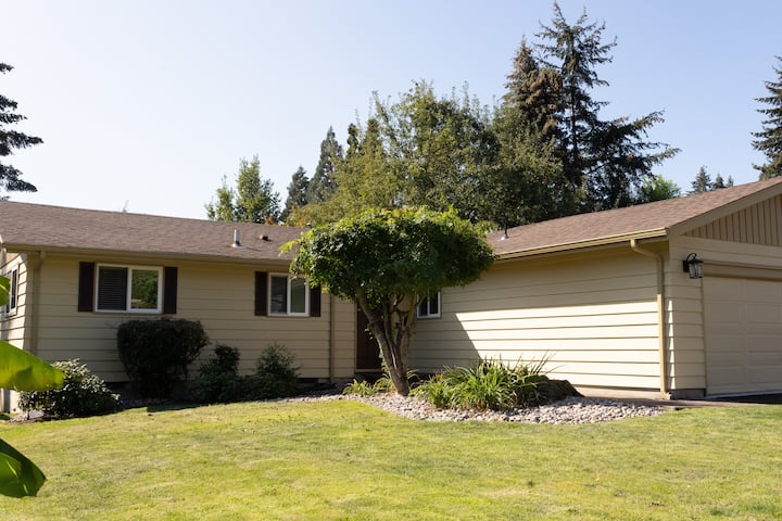The Cozy Retreat: Quiet Getaway - Eugene, OR
