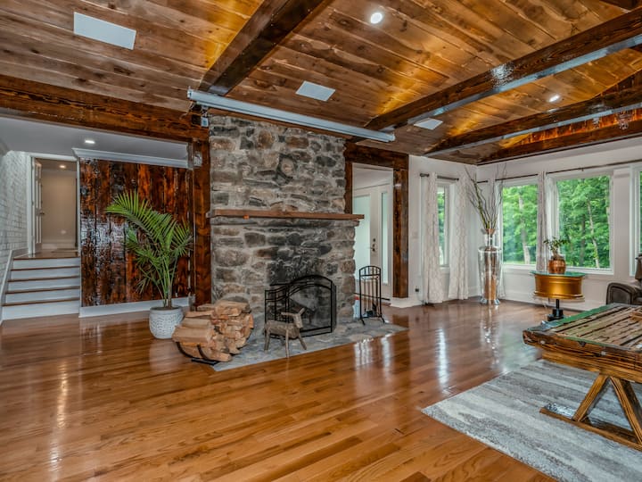 Rustic Retreat | Hot Tub, Mini-golf, Fire Pit, Bbq - Brewster, NY