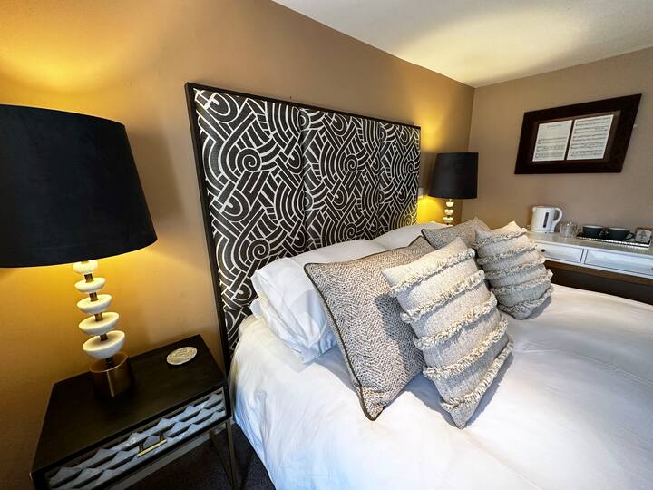 Red Lion - Double Bedroom With Ensuite Bathroom - Didcot