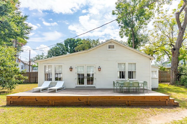 Crow's Nest Cottage At The Starlight Motor Inn - North Charleston, SC