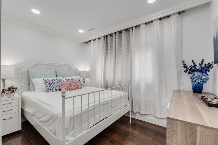 Spacious Private Room Near Skytrain/mall - New Westminster