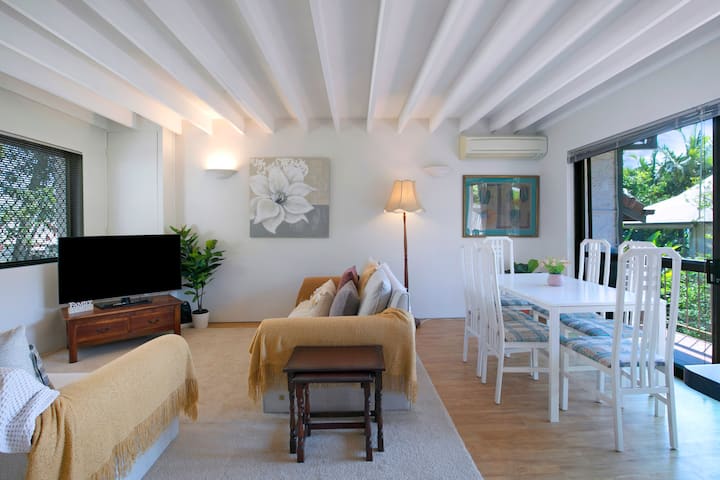 Clarence Corner: Contemporary Meets Cottage Style - Brisbane