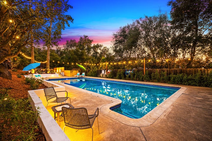 Spacious Pool House Retreat- Game Room - Sleeps 20 - Fallbrook, CA